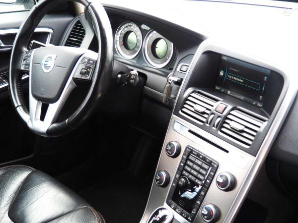Grey Volvo XC60 2012 in Kaunas, with an engine capacity of 2.40 L and mileage of 310 thousand km for 12650 €, photo 9 on AUTOMOTO.COM.LV