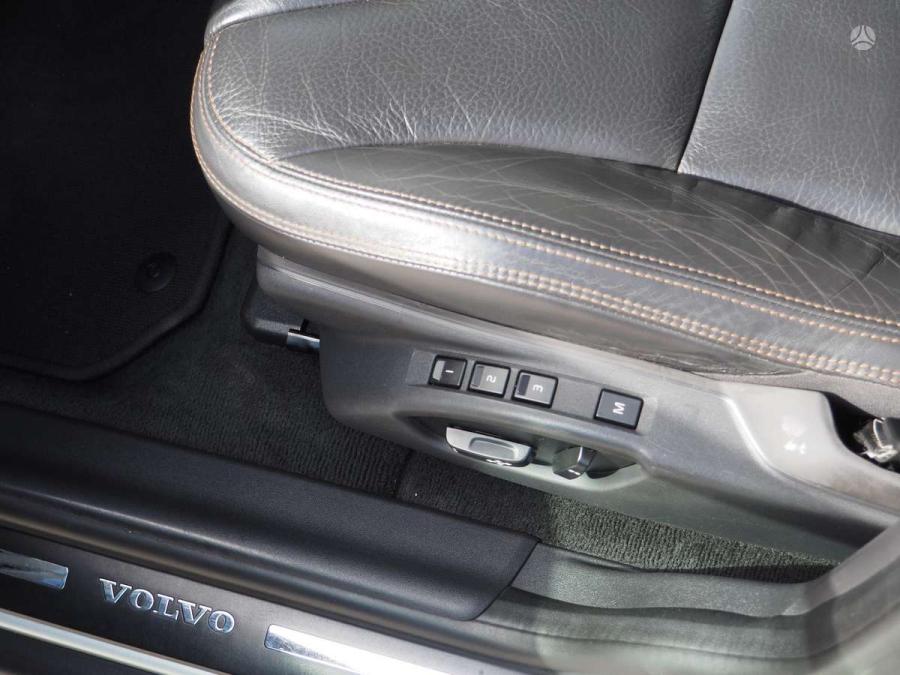 Pelēks Volvo XC60 2012 Kauņa, ar dzinēja tilpumu 2.40 L un nobraukumu 310 tūkst. km par 12650 €, foto 12 vietnē AUTOMOTO.COM.LV