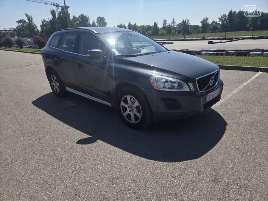 Pelēks Volvo XC60 2012 Mažeikiai, ar dzinēja tilpumu 2.00 L un nobraukumu 138 tūkst. km par 4800 €, foto 4 vietnē AUTOMOTO.COM.LV
