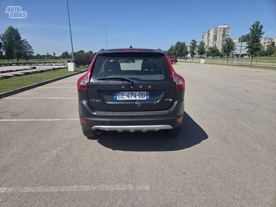 Pelēks Volvo XC60 2012 Mažeikiai, ar dzinēja tilpumu 2.00 L un nobraukumu 138 tūkst. km par 4800 €, foto 7 vietnē AUTOMOTO.COM.LV