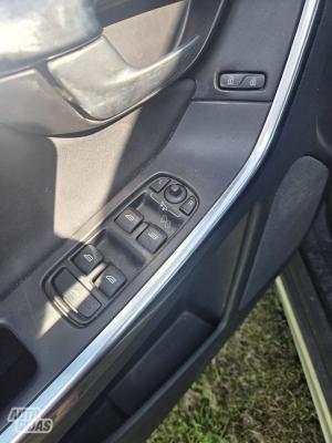Pelēks Volvo XC60 2012 Mažeikiai, ar dzinēja tilpumu 2.00 L un nobraukumu 138 tūkst. km par 4800 €, foto 14 vietnē AUTOMOTO.COM.LV