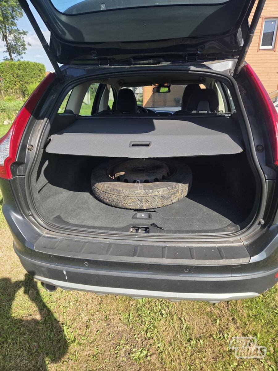 Pelēks Volvo XC60 2012 Mažeikiai, ar dzinēja tilpumu 2.00 L un nobraukumu 138 tūkst. km par 4800 €, foto 16 vietnē AUTOMOTO.COM.LV