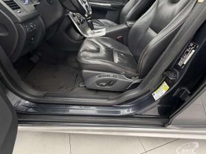 Grey Volvo XC60 2012 in Vilnius, with an engine capacity of 3.19 L and mileage of 290 thousand km for 6500 €, photo 26 on AUTOMOTO.COM.LV