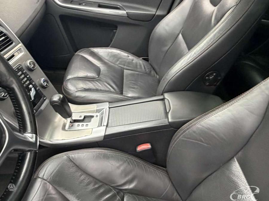 Grey Volvo XC60 2012 in Vilnius, with an engine capacity of 3.19 L and mileage of 290 thousand km for 6500 €, photo 28 on AUTOMOTO.COM.LV