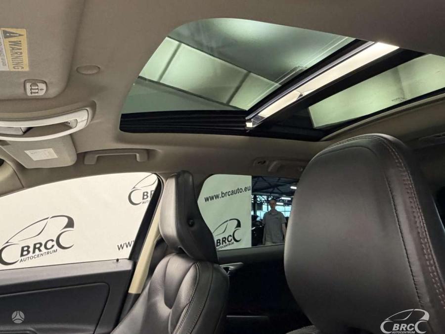 Grey Volvo XC60 2012 in Vilnius, with an engine capacity of 3.19 L and mileage of 290 thousand km for 6500 €, photo 29 on AUTOMOTO.COM.LV
