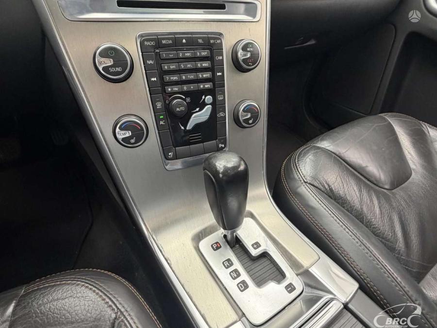 Grey Volvo XC60 2012 in Vilnius, with an engine capacity of 3.19 L and mileage of 290 thousand km for 6500 €, photo 30 on AUTOMOTO.COM.LV