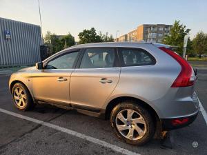 Pelēks Volvo XC60 2012 Viļņa, ar dzinēja tilpumu 2.40 L un nobraukumu 353 tūkst. km par 6900 €, foto 3 vietnē AUTOMOTO.COM.LV