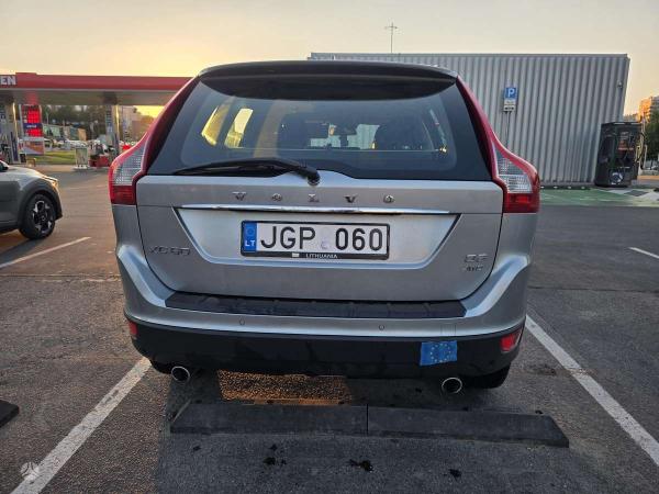 Grey Volvo XC60 2012 in Vilnius, with an engine capacity of 2.40 L and mileage of 353 thousand km for 6900 €, photo 3 on AUTOMOTO.COM.LV