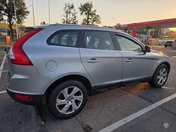 Grey Volvo XC60 2012 in Vilnius, with an engine capacity of 2.40 L and mileage of 353 thousand km for 6900 €, photo 4 on AUTOMOTO.COM.LV
