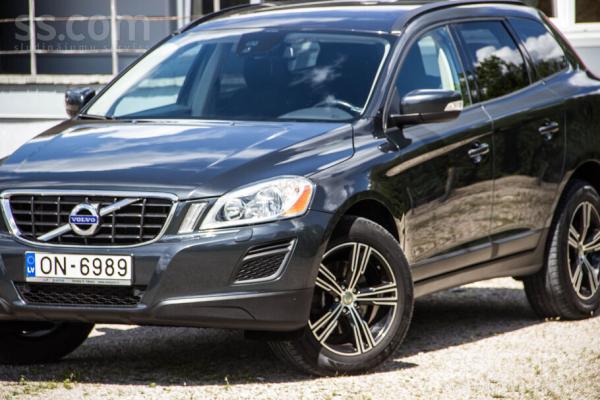 Grey Volvo XC60 2012 in Tukums, with an engine capacity of 2.40 L and mileage of 299 thousand km for 8200 €, photo 6 on AUTOMOTO.COM.LV