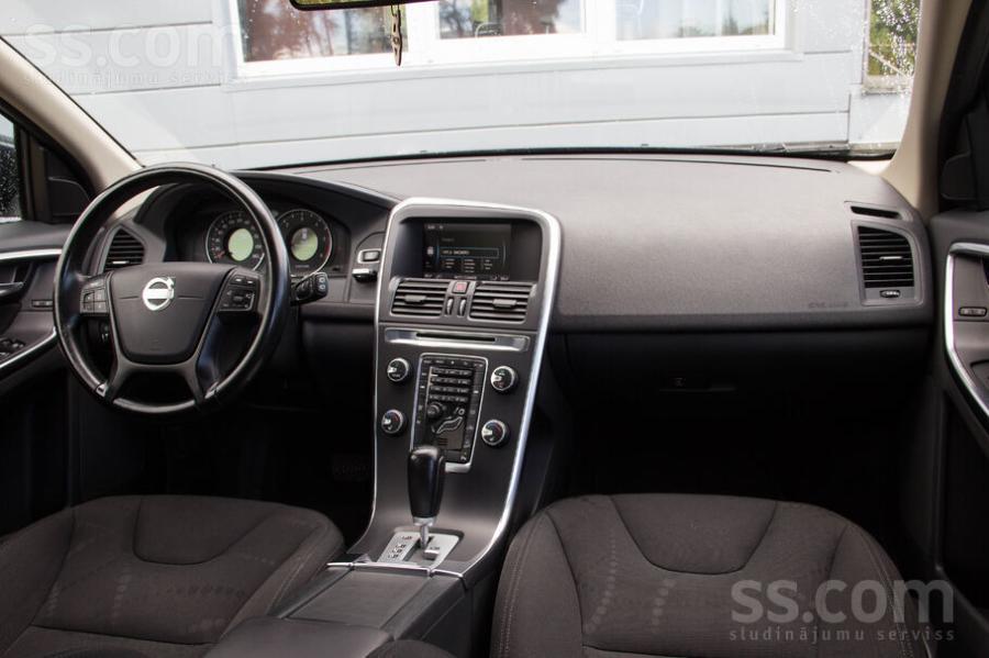 Grey Volvo XC60 2012 in Tukums, with an engine capacity of 2.40 L and mileage of 299 thousand km for 8200 €, photo 10 on AUTOMOTO.COM.LV