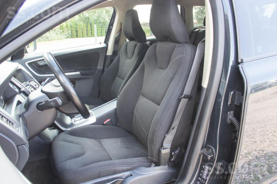 Grey Volvo XC60 2012 in Tukums, with an engine capacity of 2.40 L and mileage of 299 thousand km for 8200 €, photo 12 on AUTOMOTO.COM.LV