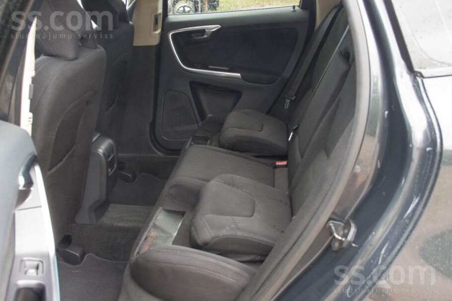 Grey Volvo XC60 2012 in Tukums, with an engine capacity of 2.40 L and mileage of 299 thousand km for 8200 €, photo 14 on AUTOMOTO.COM.LV