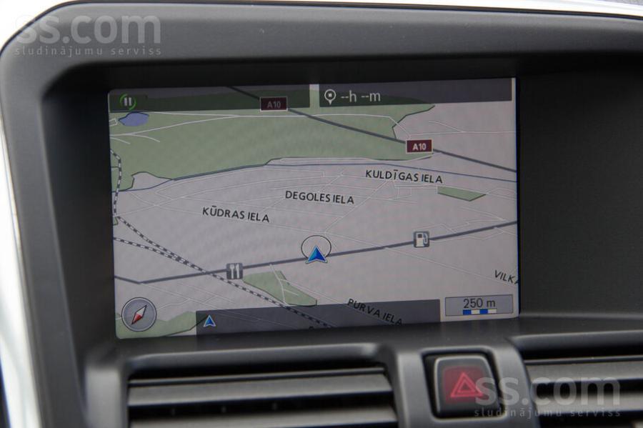 Grey Volvo XC60 2012 in Tukums, with an engine capacity of 2.40 L and mileage of 299 thousand km for 8200 €, photo 17 on AUTOMOTO.COM.LV