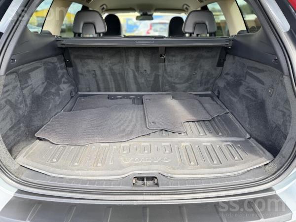 Grey Volvo XC60 2012 in Riga, with an engine capacity of 2.40 L and mileage of 0 thousand km for 9500 €, photo 6 on AUTOMOTO.COM.LV