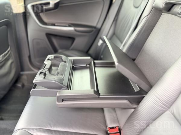 Grey Volvo XC60 2012 in Riga, with an engine capacity of 2.40 L and mileage of 0 thousand km for 9500 €, photo 9 on AUTOMOTO.COM.LV