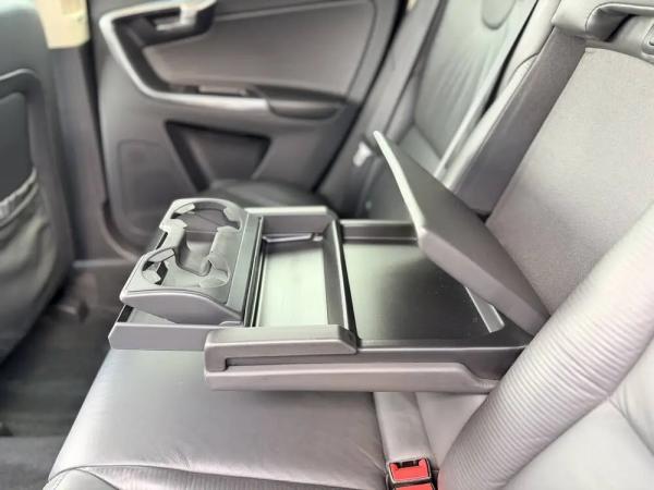 Grey Volvo XC60 2012 in Riga, with an engine capacity of 2.40 L and mileage of 0 thousand km for 9500 €, photo 9 on AUTOMOTO.COM.LV