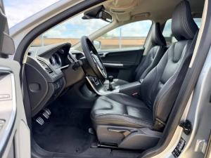 Grey Volvo XC60 2012 in Riga, with an engine capacity of 2.40 L and mileage of 0 thousand km for 9500 €, photo 11 on AUTOMOTO.COM.LV