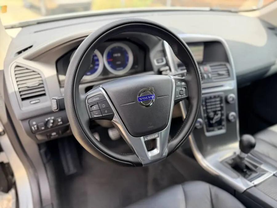 Grey Volvo XC60 2012 in Riga, with an engine capacity of 2.40 L and mileage of 0 thousand km for 9500 €, photo 13 on AUTOMOTO.COM.LV