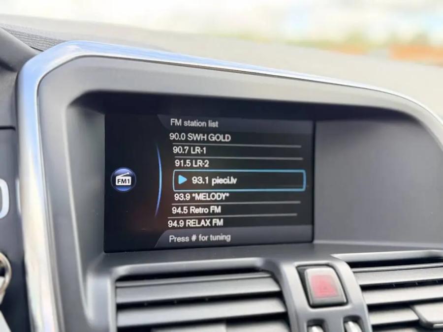 Grey Volvo XC60 2012 in Riga, with an engine capacity of 2.40 L and mileage of 0 thousand km for 9500 €, photo 17 on AUTOMOTO.COM.LV