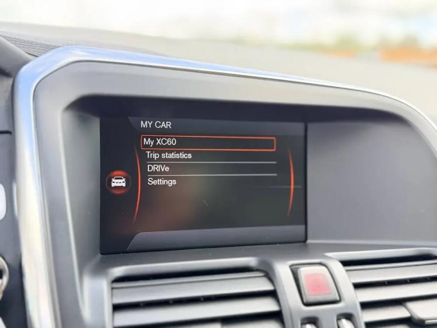 Grey Volvo XC60 2012 in Riga, with an engine capacity of 2.40 L and mileage of 0 thousand km for 9500 €, photo 18 on AUTOMOTO.COM.LV