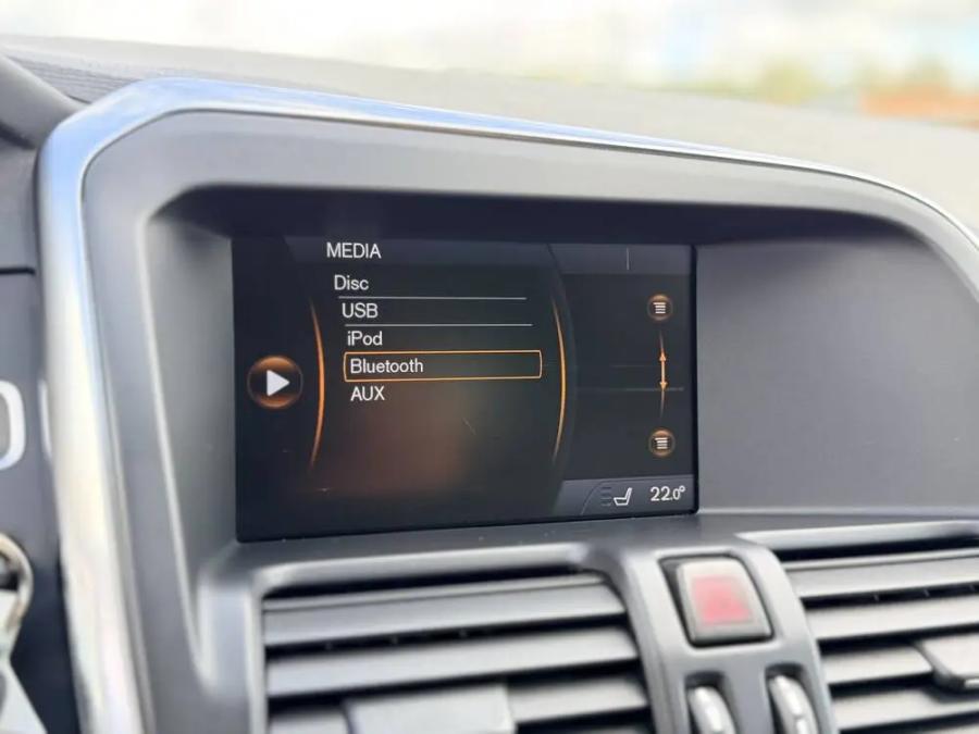 Grey Volvo XC60 2012 in Riga, with an engine capacity of 2.40 L and mileage of 0 thousand km for 9500 €, photo 21 on AUTOMOTO.COM.LV