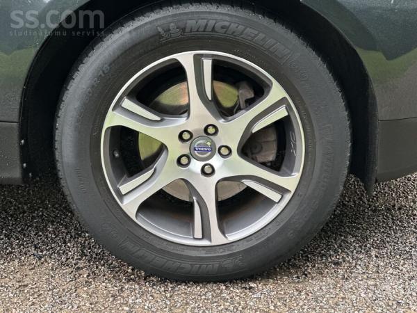 Pelēks Volvo XC60 2012 Talsi, ar dzinēja tilpumu 2.40 L un nobraukumu 270 tūkst. km par 11470 €, foto 7 vietnē AUTOMOTO.COM.LV