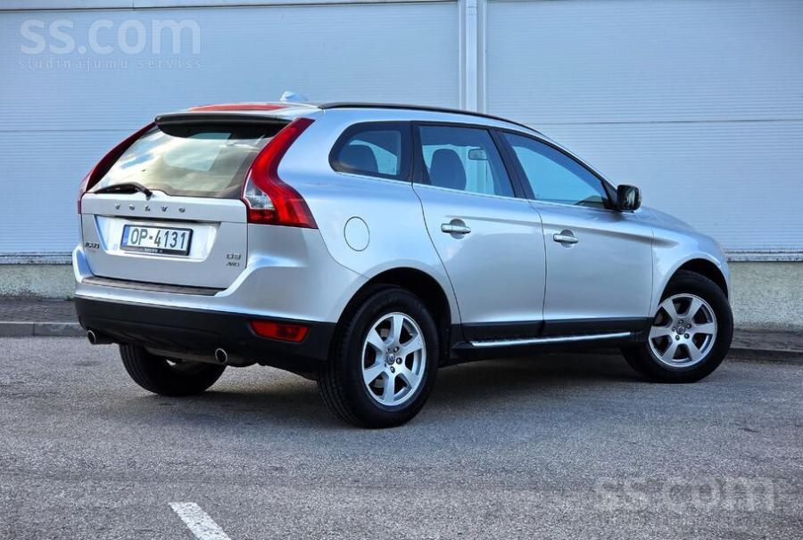 Pelēks Volvo XC60 2012 Tukums, ar dzinēja tilpumu 2.40 L un nobraukumu 263 tūkst. km par 8900 €, foto 4 vietnē AUTOMOTO.COM.LV