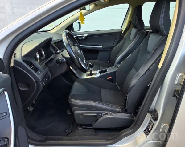 Pelēks Volvo XC60 2012 Tukums, ar dzinēja tilpumu 2.40 L un nobraukumu 263 tūkst. km par 8900 €, foto 5 vietnē AUTOMOTO.COM.LV