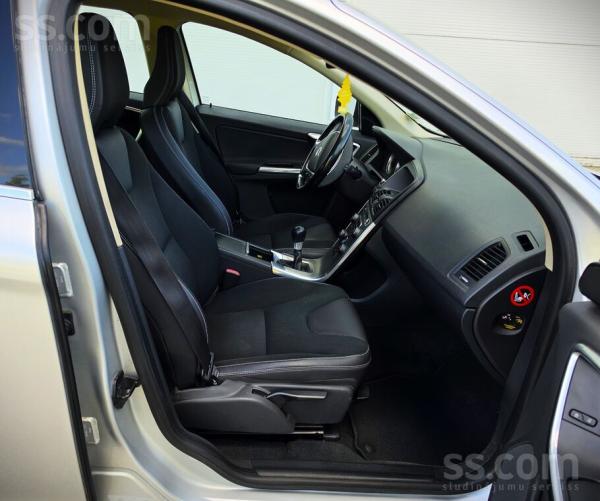 Pelēks Volvo XC60 2012 Tukums, ar dzinēja tilpumu 2.40 L un nobraukumu 263 tūkst. km par 8900 €, foto 7 vietnē AUTOMOTO.COM.LV
