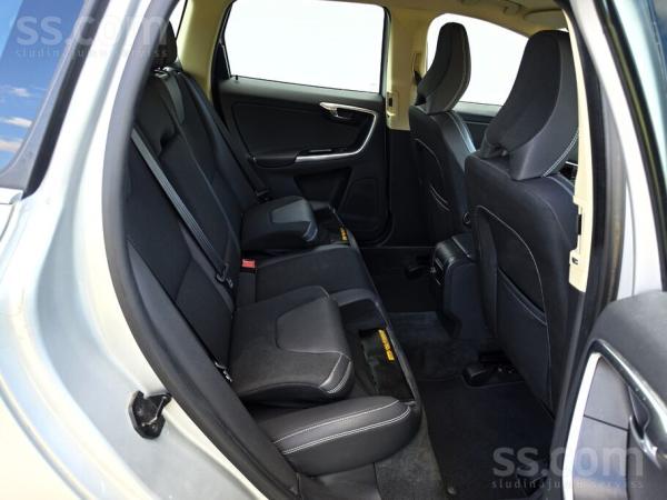 Pelēks Volvo XC60 2012 Tukums, ar dzinēja tilpumu 2.40 L un nobraukumu 263 tūkst. km par 8900 €, foto 8 vietnē AUTOMOTO.COM.LV