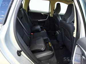 Pelēks Volvo XC60 2012 Tukums, ar dzinēja tilpumu 2.40 L un nobraukumu 263 tūkst. km par 8900 €, foto 9 vietnē AUTOMOTO.COM.LV