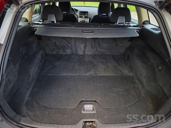 Pelēks Volvo XC60 2012 Tukums, ar dzinēja tilpumu 2.40 L un nobraukumu 263 tūkst. km par 8900 €, foto 9 vietnē AUTOMOTO.COM.LV