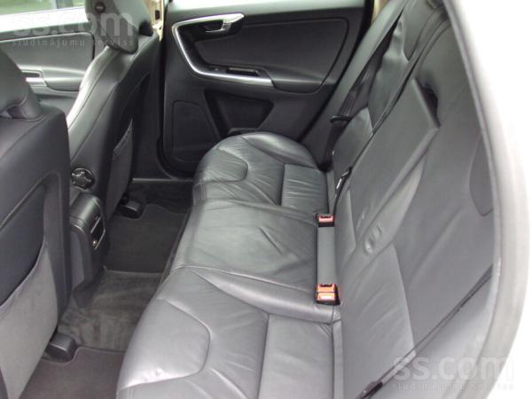 Grey Volvo XC60 2012 in Riga, with an engine capacity of 2.40 L and mileage of 207 thousand km for 11500 €, photo 5 on AUTOMOTO.COM.LV