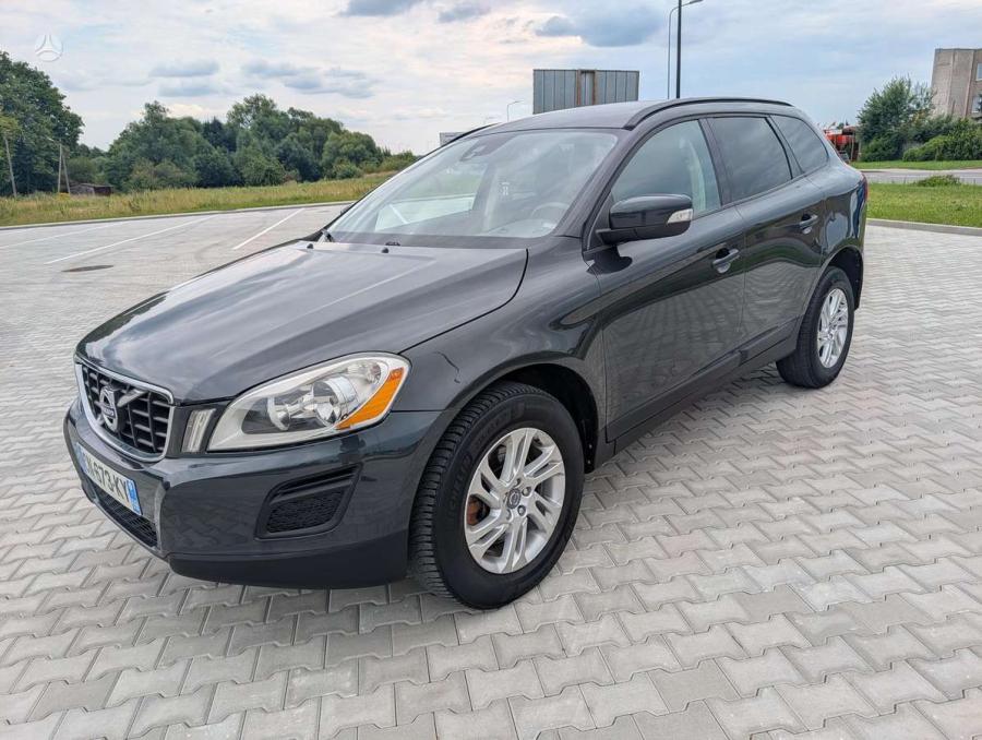 Pelēks Volvo XC60 2012 Tauragė, ar dzinēja tilpumu 1.98 L un nobraukumu 278 tūkst. km par 5900 €, foto 1 vietnē AUTOMOTO.COM.LV