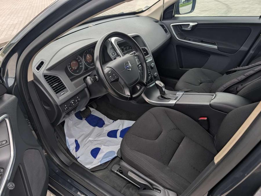 Pelēks Volvo XC60 2012 Tauragė, ar dzinēja tilpumu 1.98 L un nobraukumu 278 tūkst. km par 5900 €, foto 11 vietnē AUTOMOTO.COM.LV