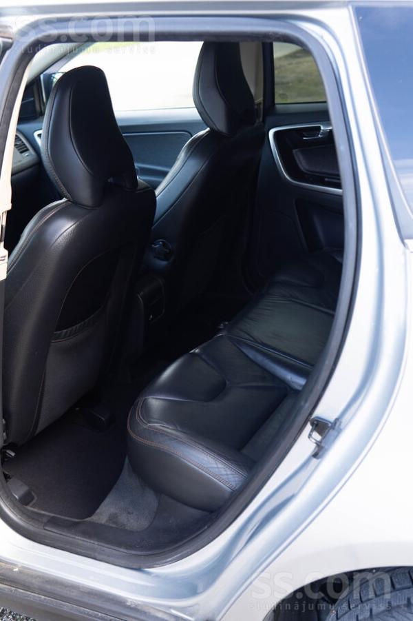 Pelēks Volvo XC60 2012 Talsi, ar dzinēja tilpumu 2.00 L un nobraukumu 347 tūkst. km par 5690 €, foto 9 vietnē AUTOMOTO.COM.LV