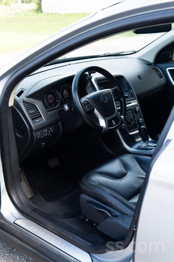 Pelēks Volvo XC60 2012 Talsi, ar dzinēja tilpumu 2.00 L un nobraukumu 347 tūkst. km par 5690 €, foto 10 vietnē AUTOMOTO.COM.LV