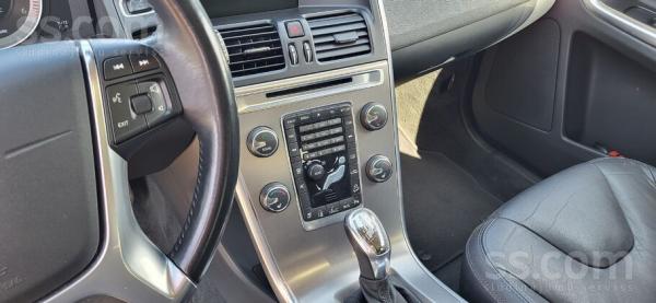 Pelēks Volvo XC60 2012 Rīga, ar dzinēja tilpumu 2.40 L un nobraukumu 275 tūkst. km par 11000 €, foto 5 vietnē AUTOMOTO.COM.LV