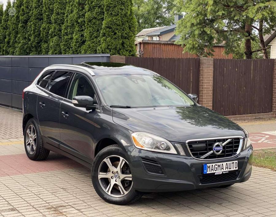 Pelēks Volvo XC60 2012 Marijampole, ar dzinēja tilpumu 2.40 L un nobraukumu 245 tūkst. km par 11550 €, foto 1 vietnē AUTOMOTO.COM.LV