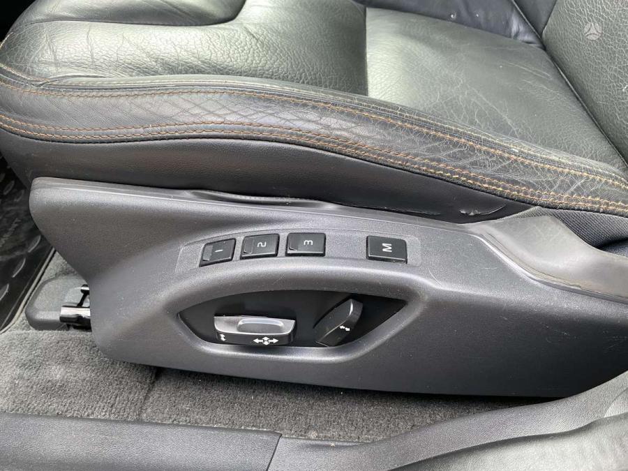 Pelēks Volvo XC60 2012 Marijampole, ar dzinēja tilpumu 2.40 L un nobraukumu 245 tūkst. km par 11550 €, foto 23 vietnē AUTOMOTO.COM.LV
