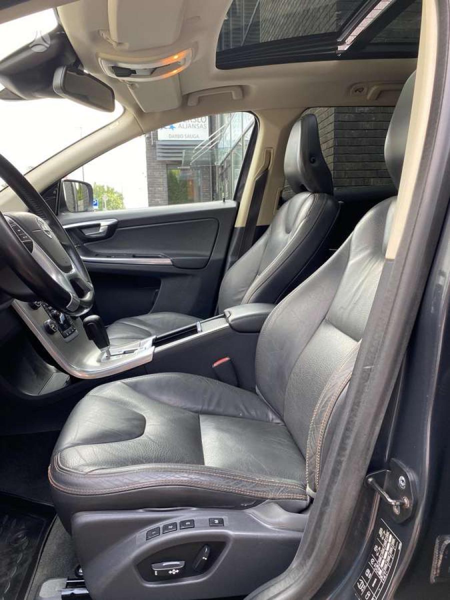 Pelēks Volvo XC60 2012 Marijampole, ar dzinēja tilpumu 2.40 L un nobraukumu 245 tūkst. km par 11550 €, foto 25 vietnē AUTOMOTO.COM.LV