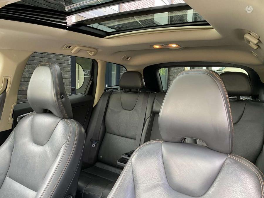 Pelēks Volvo XC60 2012 Marijampole, ar dzinēja tilpumu 2.40 L un nobraukumu 245 tūkst. km par 11550 €, foto 26 vietnē AUTOMOTO.COM.LV