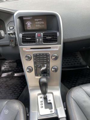 Pelēks Volvo XC60 2012 Marijampole, ar dzinēja tilpumu 2.40 L un nobraukumu 245 tūkst. km par 11550 €, foto 28 vietnē AUTOMOTO.COM.LV