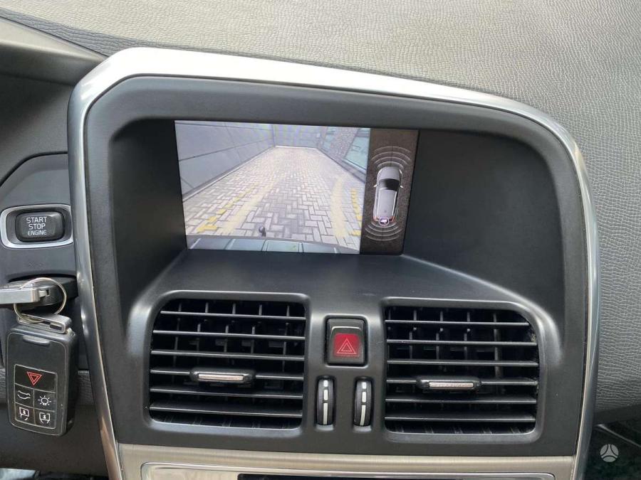 Pelēks Volvo XC60 2012 Marijampole, ar dzinēja tilpumu 2.40 L un nobraukumu 245 tūkst. km par 11550 €, foto 31 vietnē AUTOMOTO.COM.LV