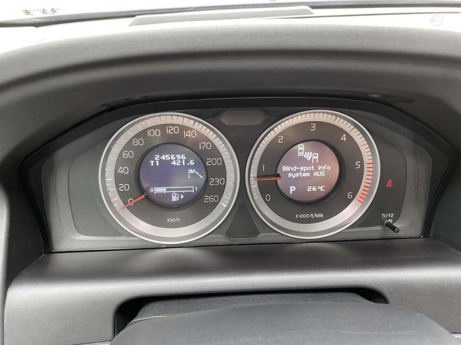 Pelēks Volvo XC60 2012 Marijampole, ar dzinēja tilpumu 2.40 L un nobraukumu 245 tūkst. km par 11550 €, foto 32 vietnē AUTOMOTO.COM.LV