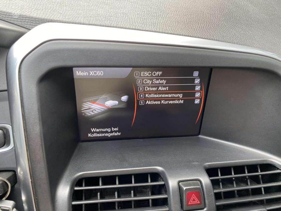 Pelēks Volvo XC60 2012 Marijampole, ar dzinēja tilpumu 2.40 L un nobraukumu 245 tūkst. km par 11550 €, foto 34 vietnē AUTOMOTO.COM.LV