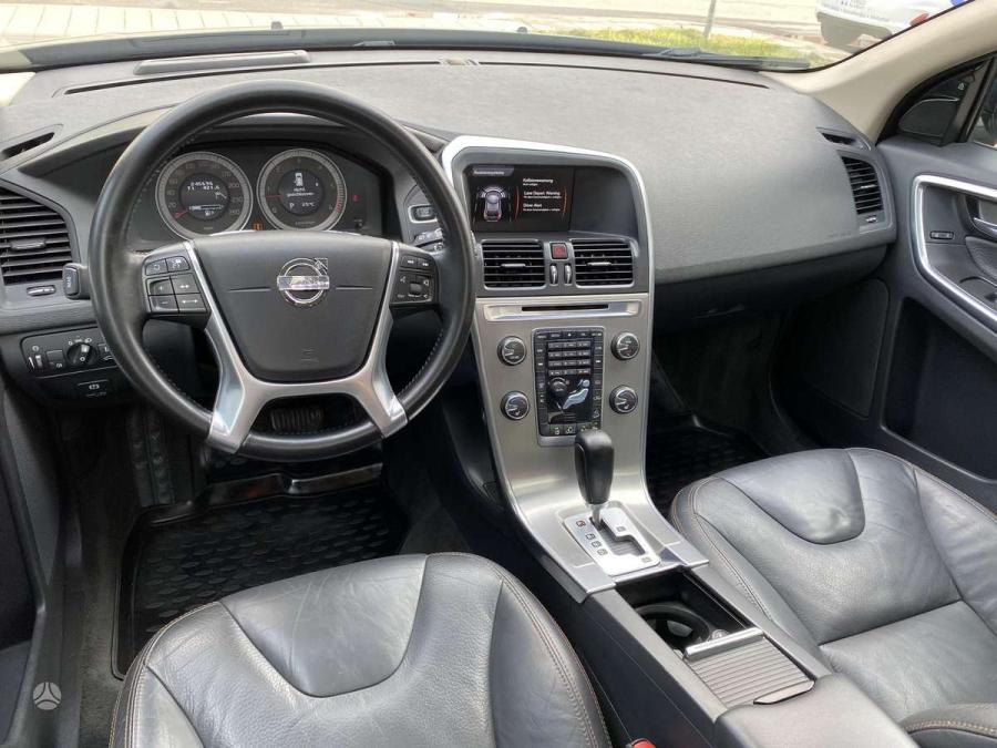 Pelēks Volvo XC60 2012 Marijampole, ar dzinēja tilpumu 2.40 L un nobraukumu 245 tūkst. km par 11550 €, foto 42 vietnē AUTOMOTO.COM.LV