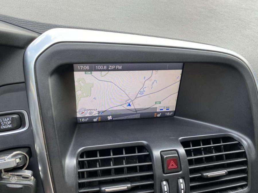 Pelēks Volvo XC60 2012 Marijampole, ar dzinēja tilpumu 2.40 L un nobraukumu 245 tūkst. km par 11550 €, foto 43 vietnē AUTOMOTO.COM.LV