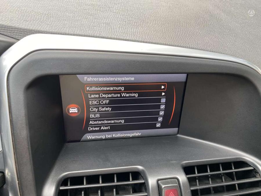 Pelēks Volvo XC60 2012 Marijampole, ar dzinēja tilpumu 2.40 L un nobraukumu 245 tūkst. km par 11550 €, foto 44 vietnē AUTOMOTO.COM.LV